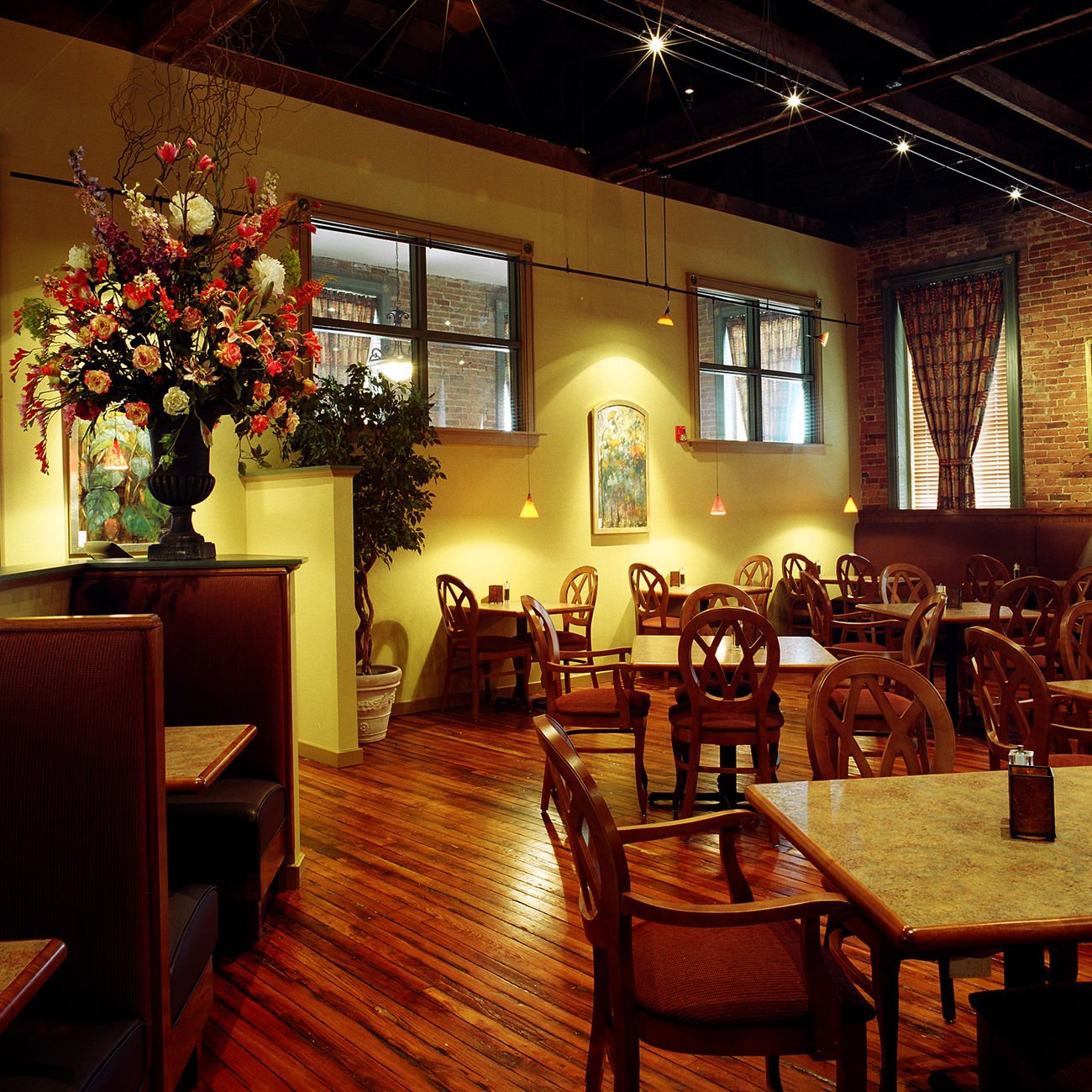 Niko's Restaurant - Beers + Hoffman Architecture